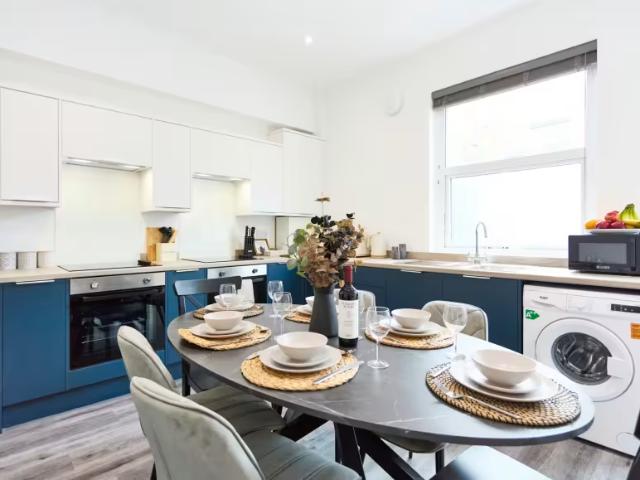 3 Bedroom House Leeds Leeds LS98065000