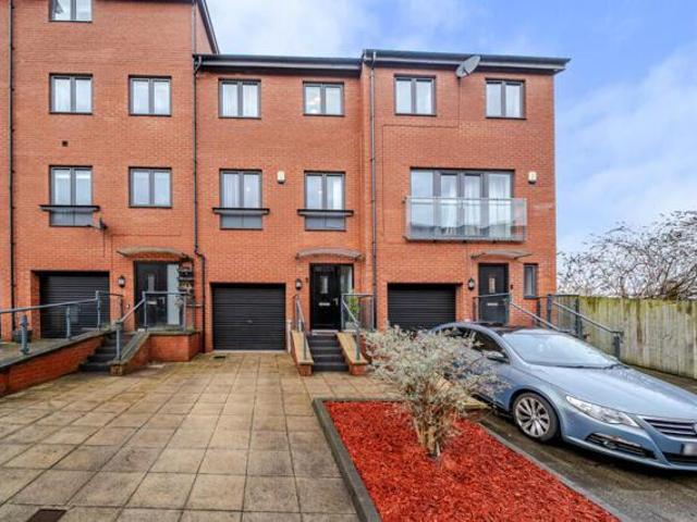 3 Bedroom House Leeds Leeds LS100917477