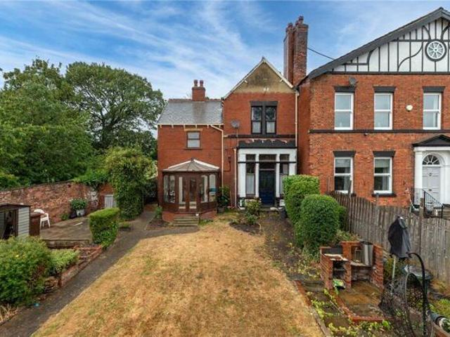 3 Bedroom House Leeds Leeds LS101677700
