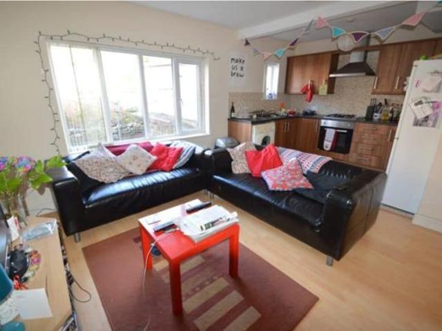 3 Bedroom House Leeds West Yorkshire 101471753