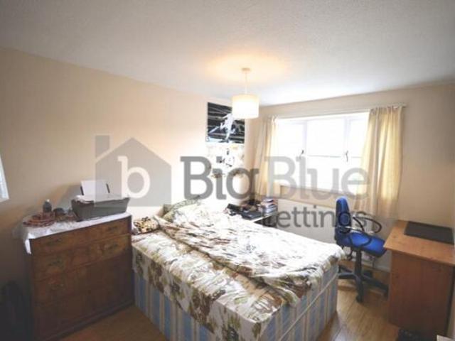 3 Bedroom House Leeds West Yorkshire LS100635770
