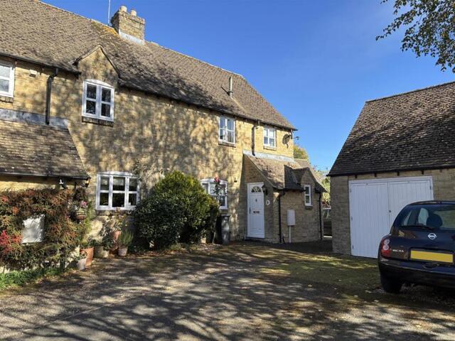 3 Bedroom House Little Rissington Little Rissington LS99895235