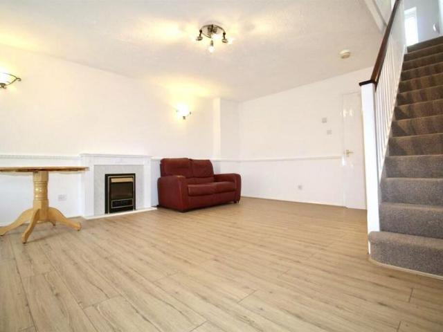 3 Bedroom House Link Detached To Let
