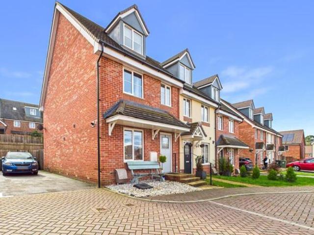 3 Bedroom House Liphook Hampshire 99130074