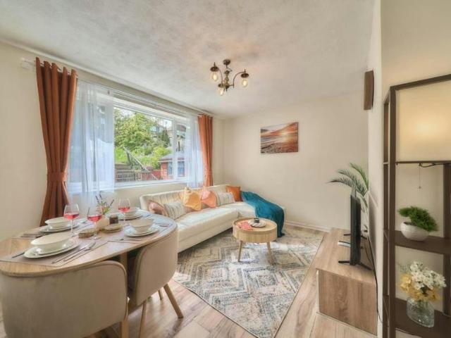 3 Bedroom House Luton Luton 103216712