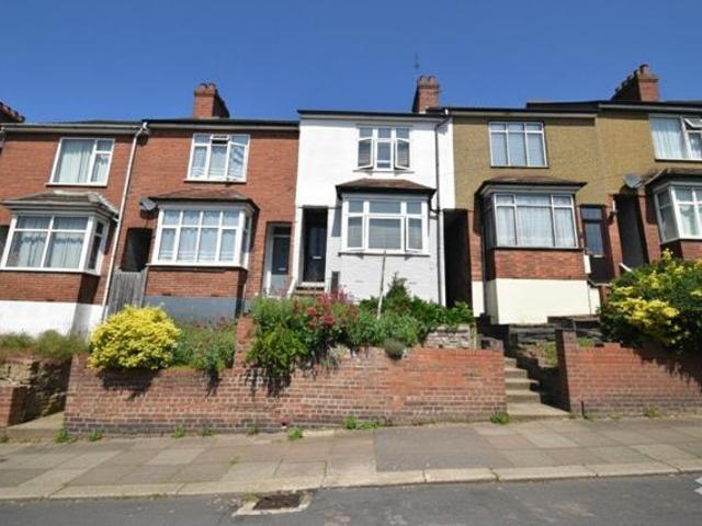 3 Bedroom House Luton Luton LS98386777