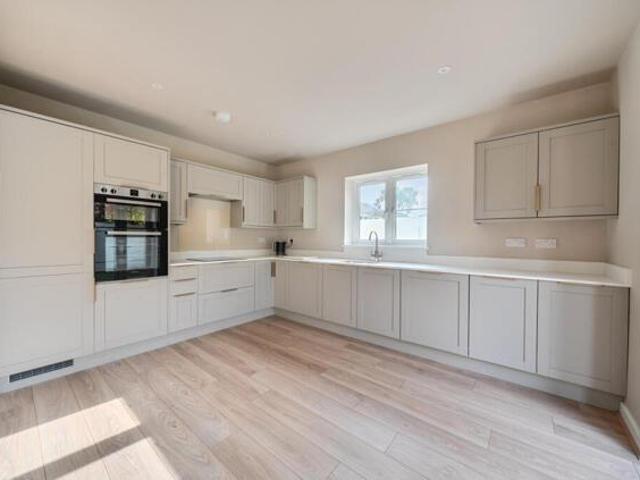 3 Bedroom House Lymington Hampshire 99344877