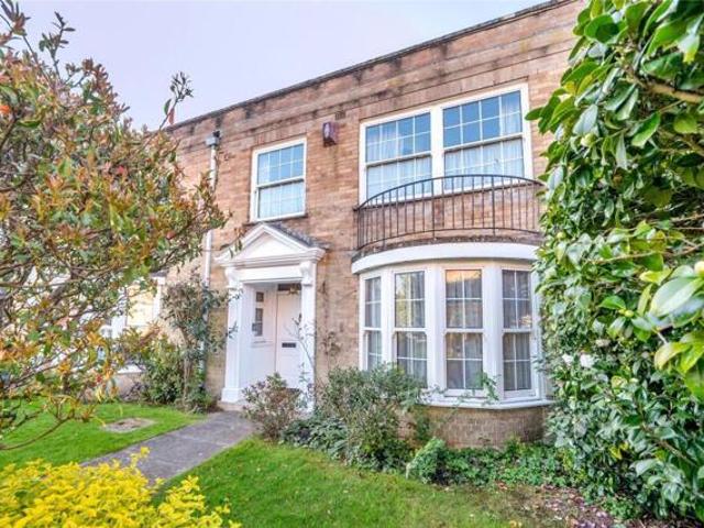 3 Bedroom House Lymington Hampshire 99840501