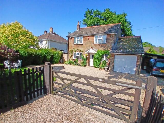 3 Bedroom House Lymington Hampshire 101675995