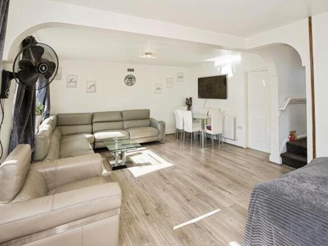 3 Bedroom House Mold Flintshire LS98503871