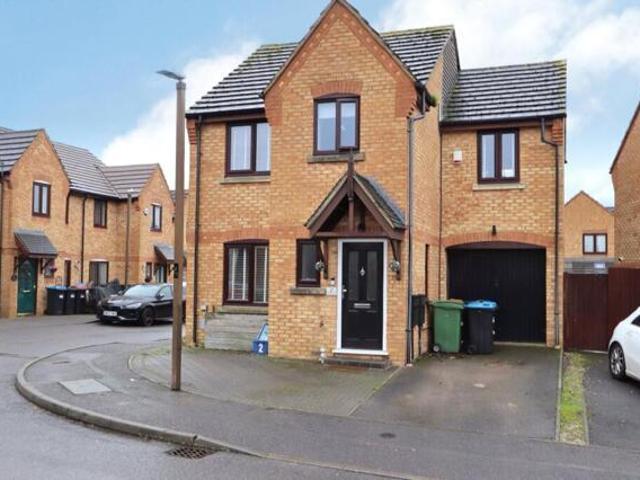 3 Bedroom House Monkston Milton Keynes 100132412
