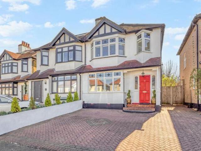 3 Bedroom House Morden Greater London LS101379041