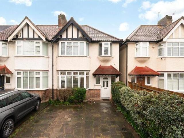 3 Bedroom House Morden Greater London LS98577969