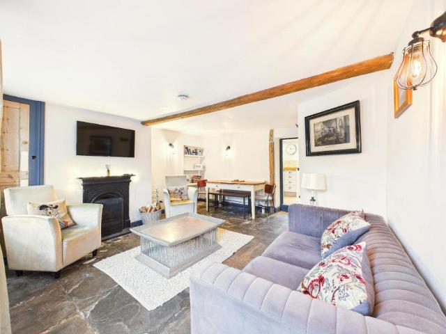 3 Bedroom House Moreton Moreton LS101511422
