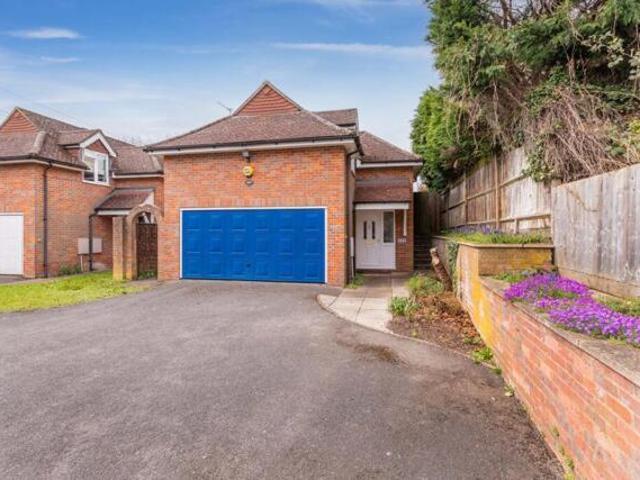 3 Bedroom House Maidenhead Windsor And Maidenhead LS101060161