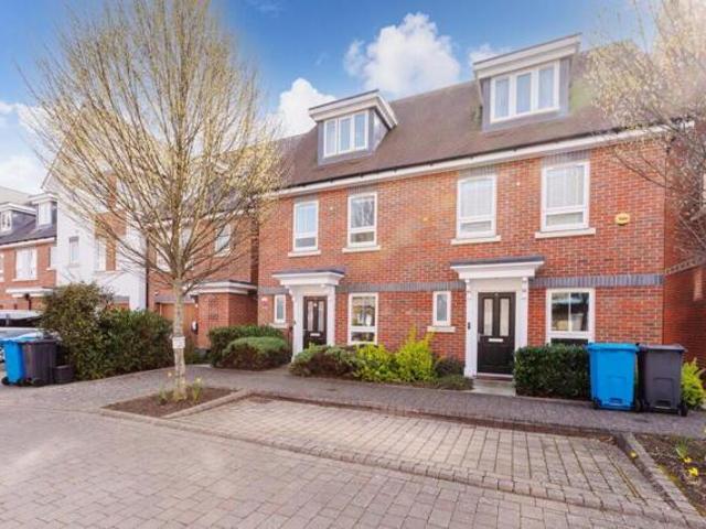 3 Bedroom House Maidenhead Windsor And Maidenhead LS101351886