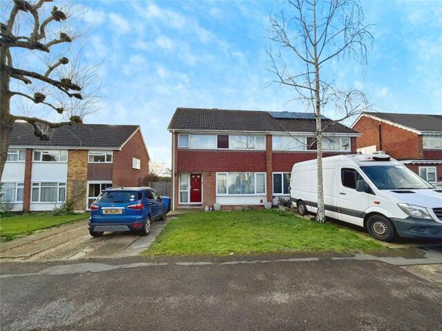 3 Bedroom House Maidenhead Windsor And Maidenhead LS99436863