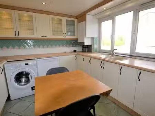 3+ bedroom house, maisonette to rent in Olley Close, Wallingto.