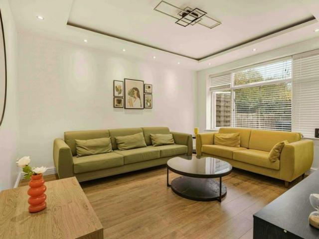 3 Bedroom House Manchester Manchester LS101588008