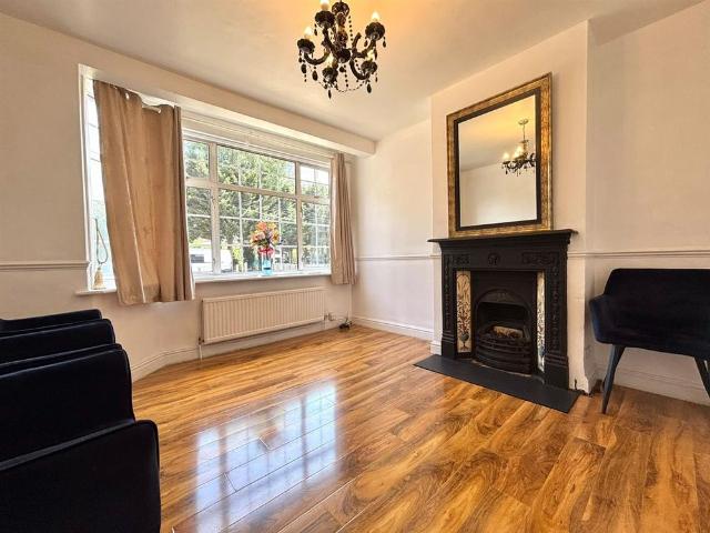 3 bedroom house mid terrace