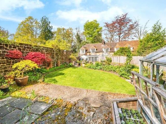 3 Bedroom House Midhurst West Sussex 100614922