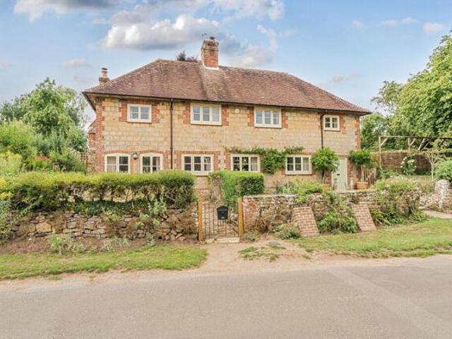 3 Bedroom House Midhurst West Sussex 99641928