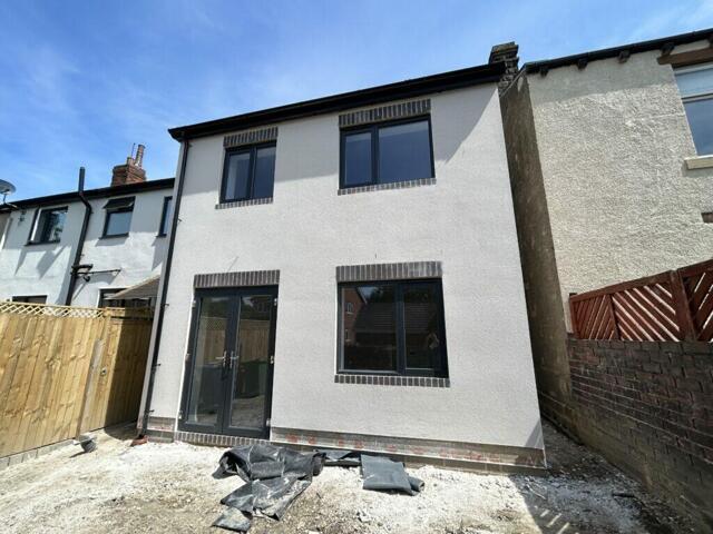 3 Bedroom House Mirfield Kirklees LS100398368