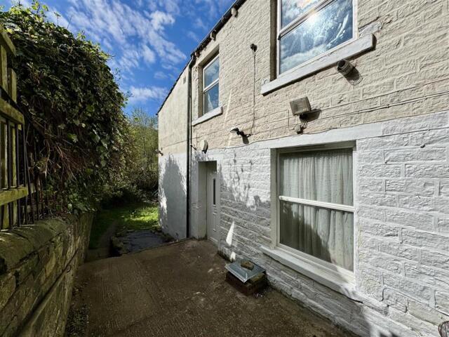 3 Bedroom House North Yorkshire Kirklees LS101678171