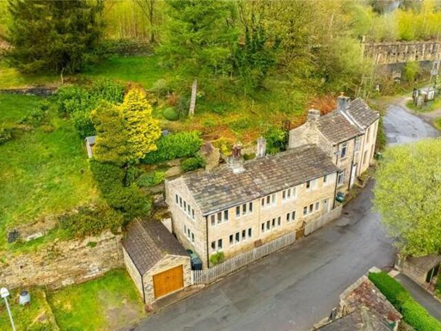 3 Bedroom House North Yorkshire Kirklees LS98864329