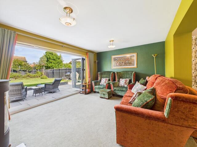 3 Bedroom House Northampton Northamptonshire 100316885