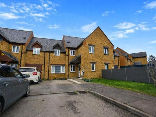 3 Bedroom House Northamptonshire Northamptonshire LS100988103