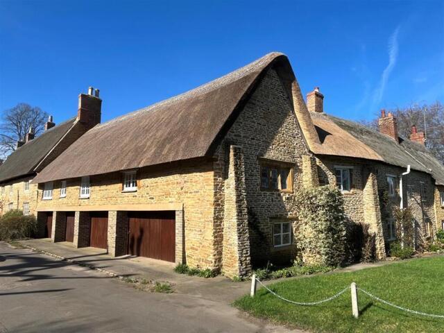 3 Bedroom House Northamptonshire Northamptonshire 101676870