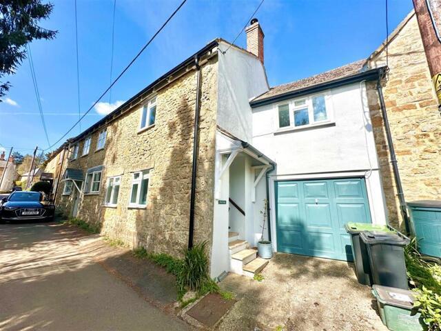 3 Bedroom House Netherbury Netherbury LS101678256
