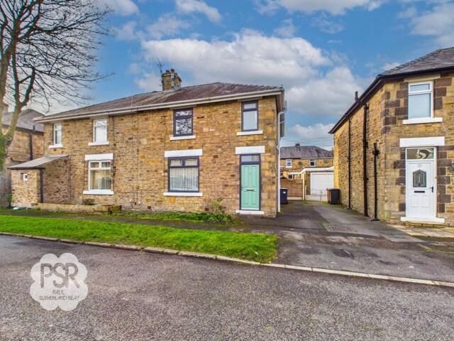 3 Bedroom House New Mills Derbyshire LS99840341