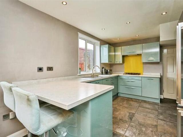3 Bedroom House Newport Isle Of Wight LS99571669