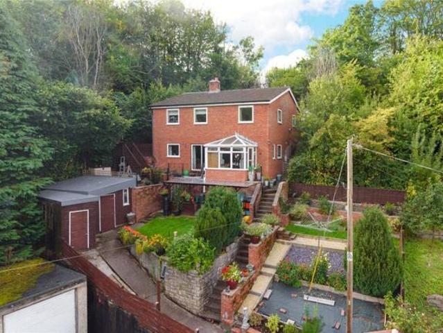 3 Bedroom House Newtown Newtown 100132232