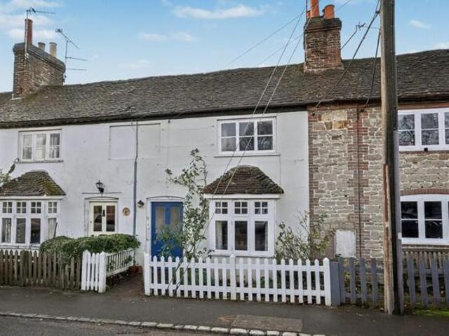 3 Bedroom House Near Petworth Near Petworth LS101777678