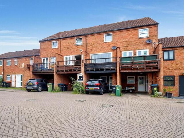 3 Bedroom House Neath Hill Neath Hill 99290223