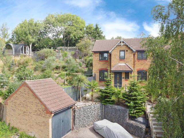 3 Bedroom House Nuneaton Warwickshire LS100023888