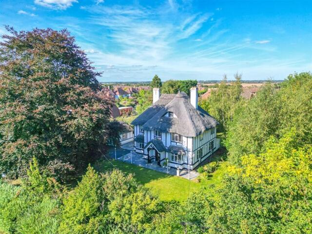 3 Bedroom House Nuneaton Warwickshire LS100685192