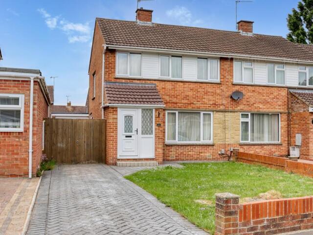 3 Bedroom House Nythe Wiltshire 99237002