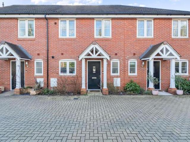 3 Bedroom House Southwater West Sussex RH13 88511882
