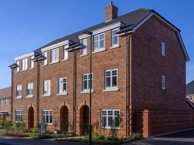 3 Bedroom House South Water West Sussex 96173986