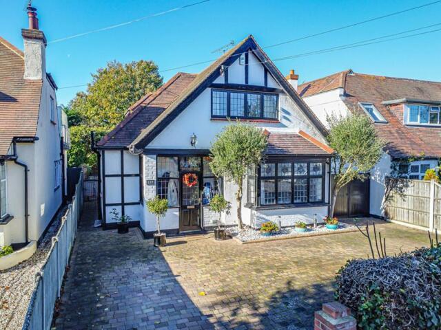3 Bedroom House Southend On Sea Southend on Sea LS99926395