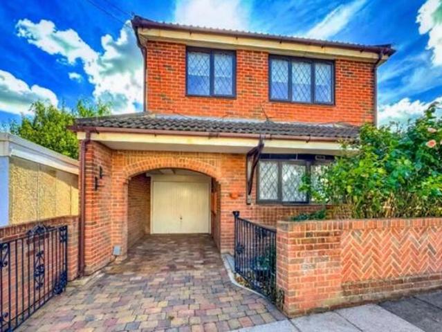 3 Bedroom House Southend Southend on Sea 99204139