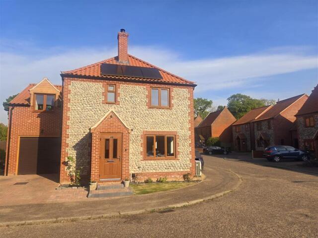 3 Bedroom House Southrepps Southrepps LS100825059