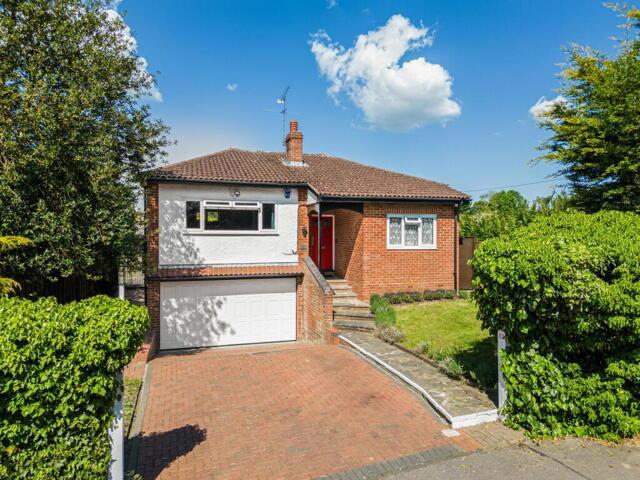 3 Bedroom House Sawbridgeworth Essex 99344703
