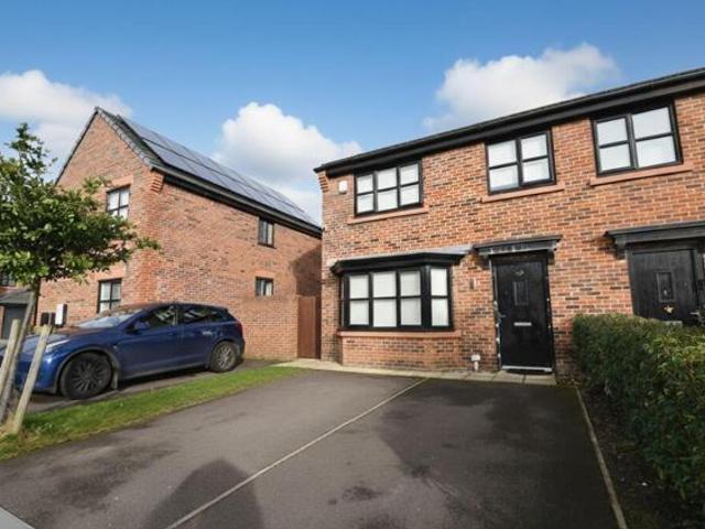 3 Bedroom House Salford Salford LS100456530