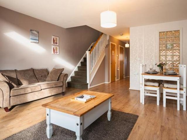 3 Bedroom House Salford Salford 71216786
