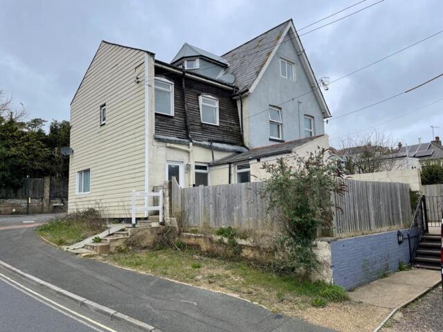 3 Bedroom House Sandown Isle Of Wight LS100733756